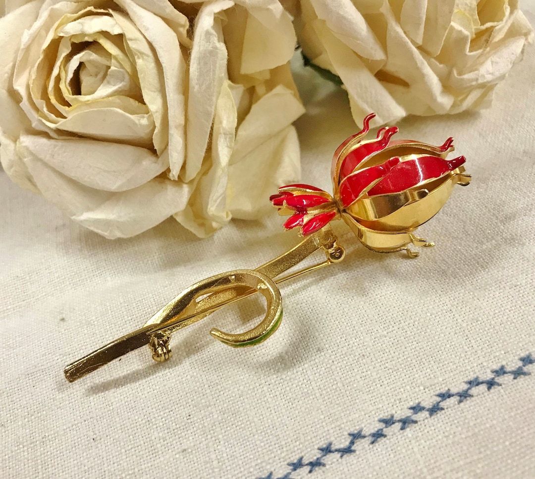 RED FLOWER PIN, Vintage Gold Tone Metal Brooch, Costume Jewelry ...