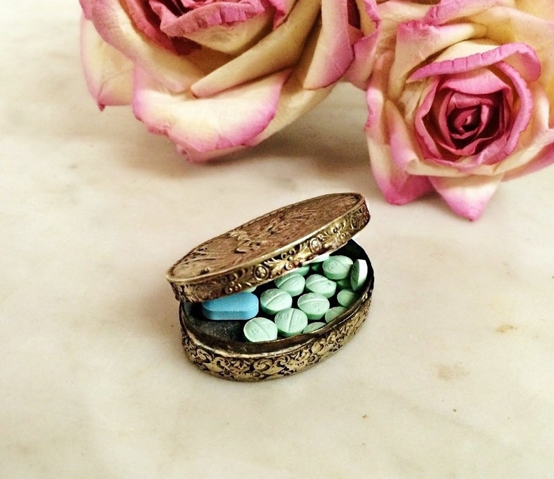 Antique METAL SNUFF BOX Oval Small Hinged Box Colonial - Etsy