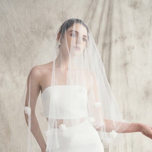 Short Wedding Veil With Flower / Custom Veil / 3D Flower White Veil ...