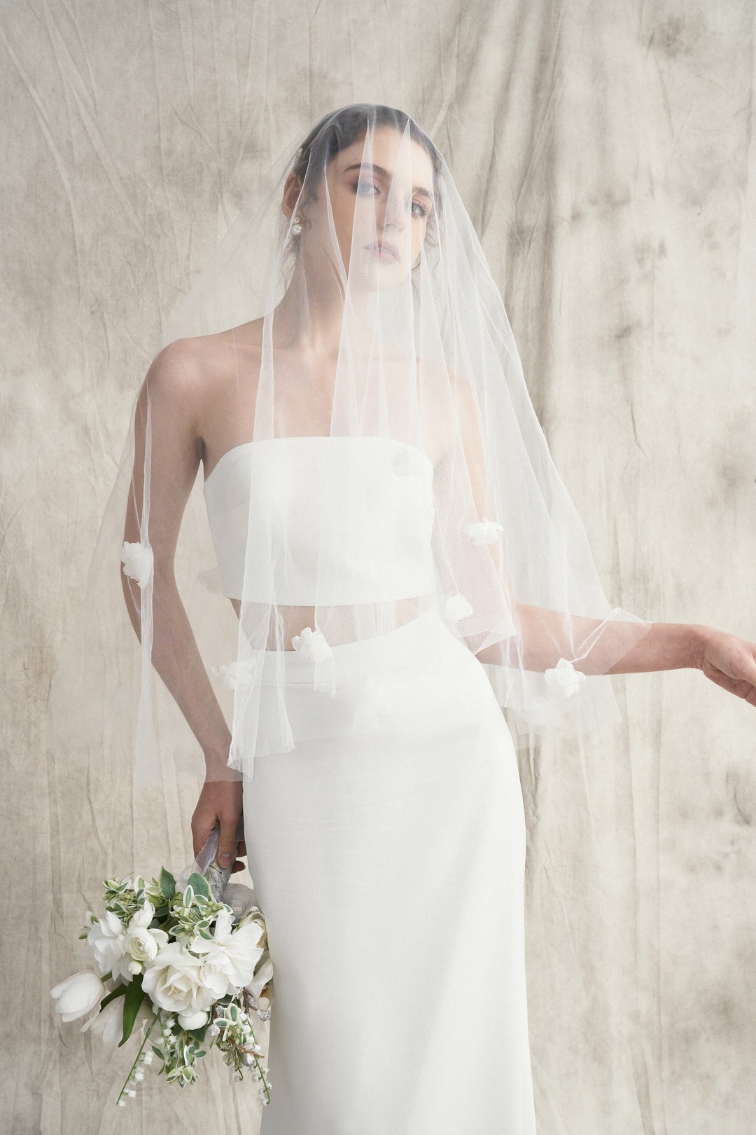 Short Wedding Veil With Flower / Custom Veil / 3D Flower White Veil ...