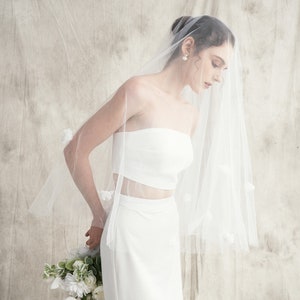 Short Wedding Veil With Flower / Custom Veil / 3D Flower White Veil ...