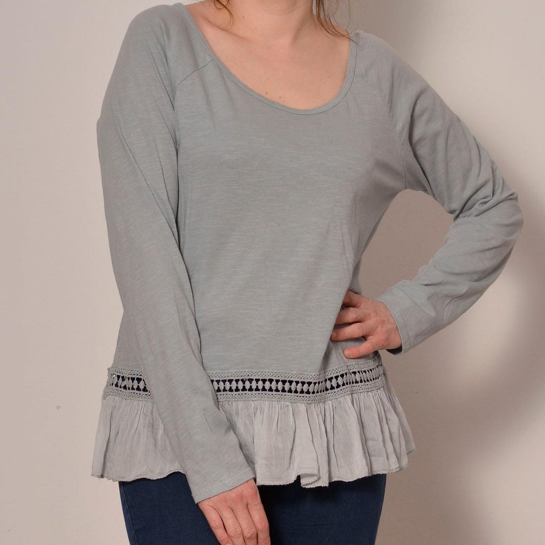 Ruffle Bottom Gray Italian Blouse Size 10 12 Crochet Lace Ash Raglan ...
