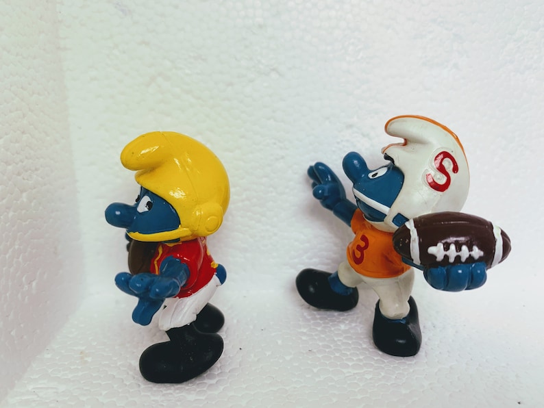 Set of 2 Vintage Pre-owned Football Smurf Figures 20132 Football 20170 ...