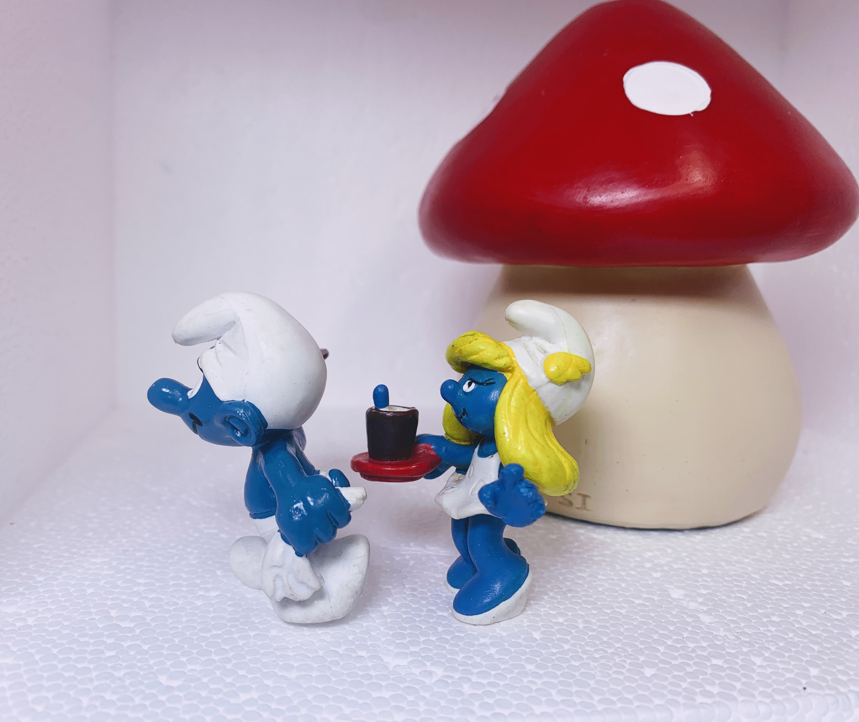 Smurfs Collection Set of 2 Vintage Pre-owned Smurf Figures 20162 Waiter ...