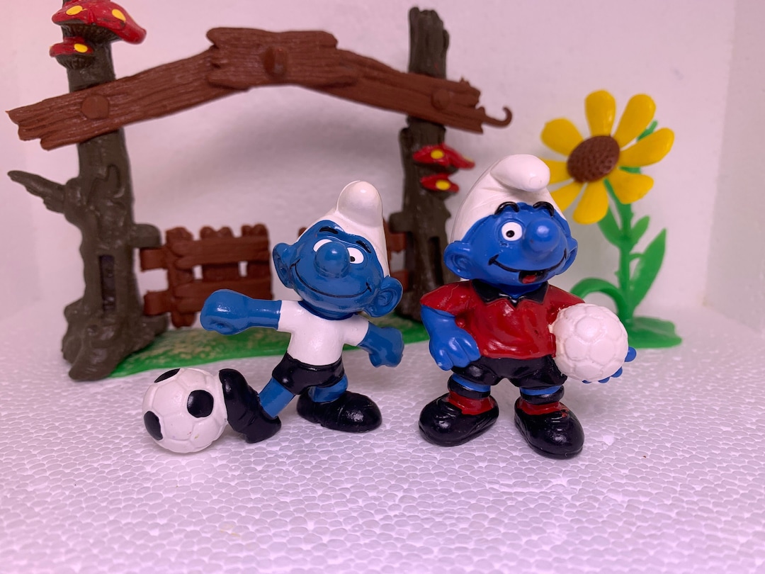 SOCCER-0205 Smurfs Collection Vintage Pre-owned Soccer Smurf Figures ...