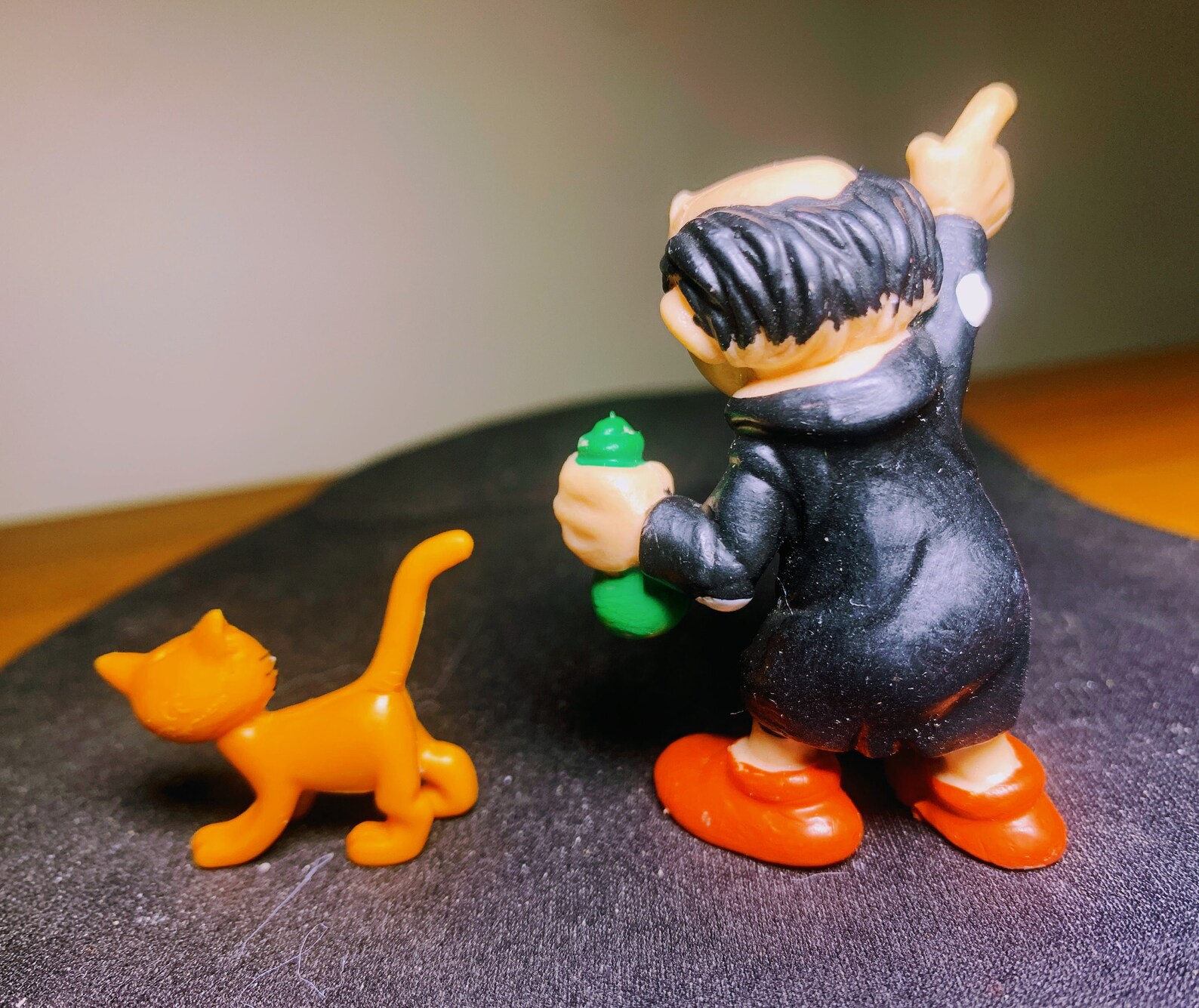 2.0232-11 From the Blue Star Series Rare 20232 Gargamel Pointing Smurf ...