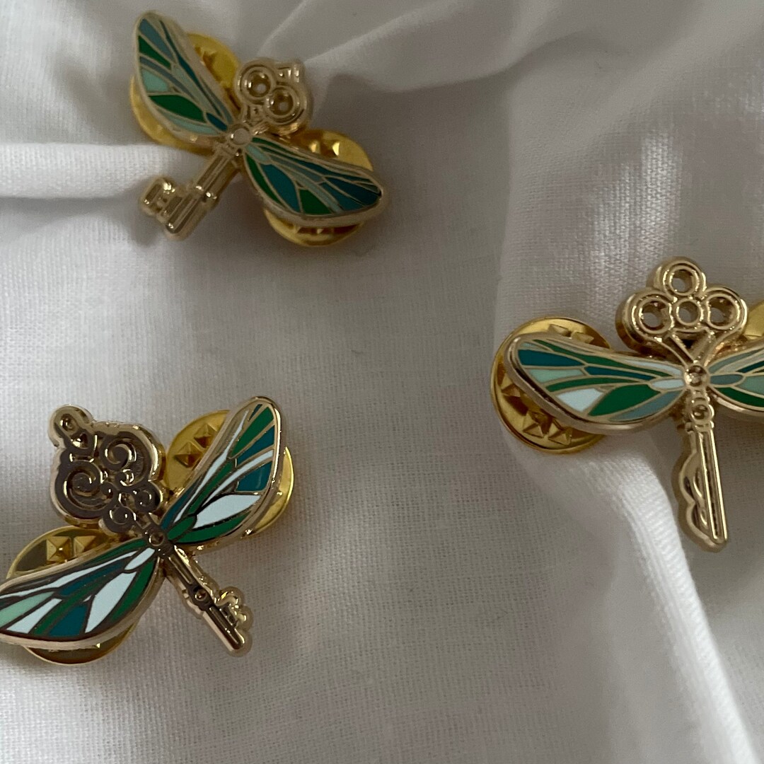 LE Flying Keys Set Pin Enamel Pin Wizard Pin - Etsy