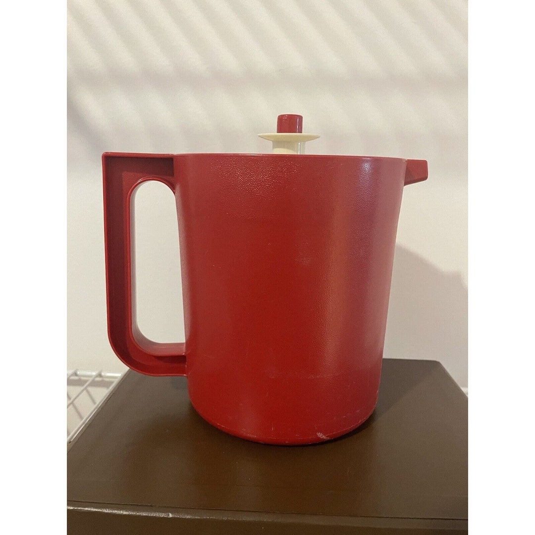 Tupperware Pitcher With Lid 1575-6 6 Cup Red USA Made, 1.5 Qt, Strong ...