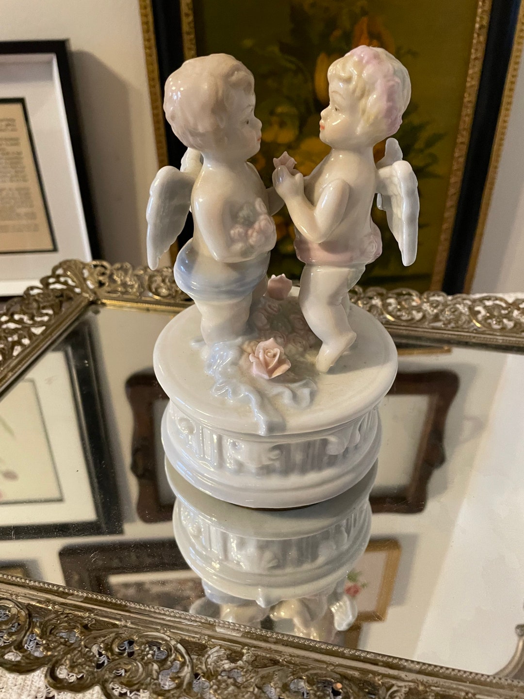 Vintage Otagiri Enesco Angels Cherubs Holding Hands Flowers Music Box ...