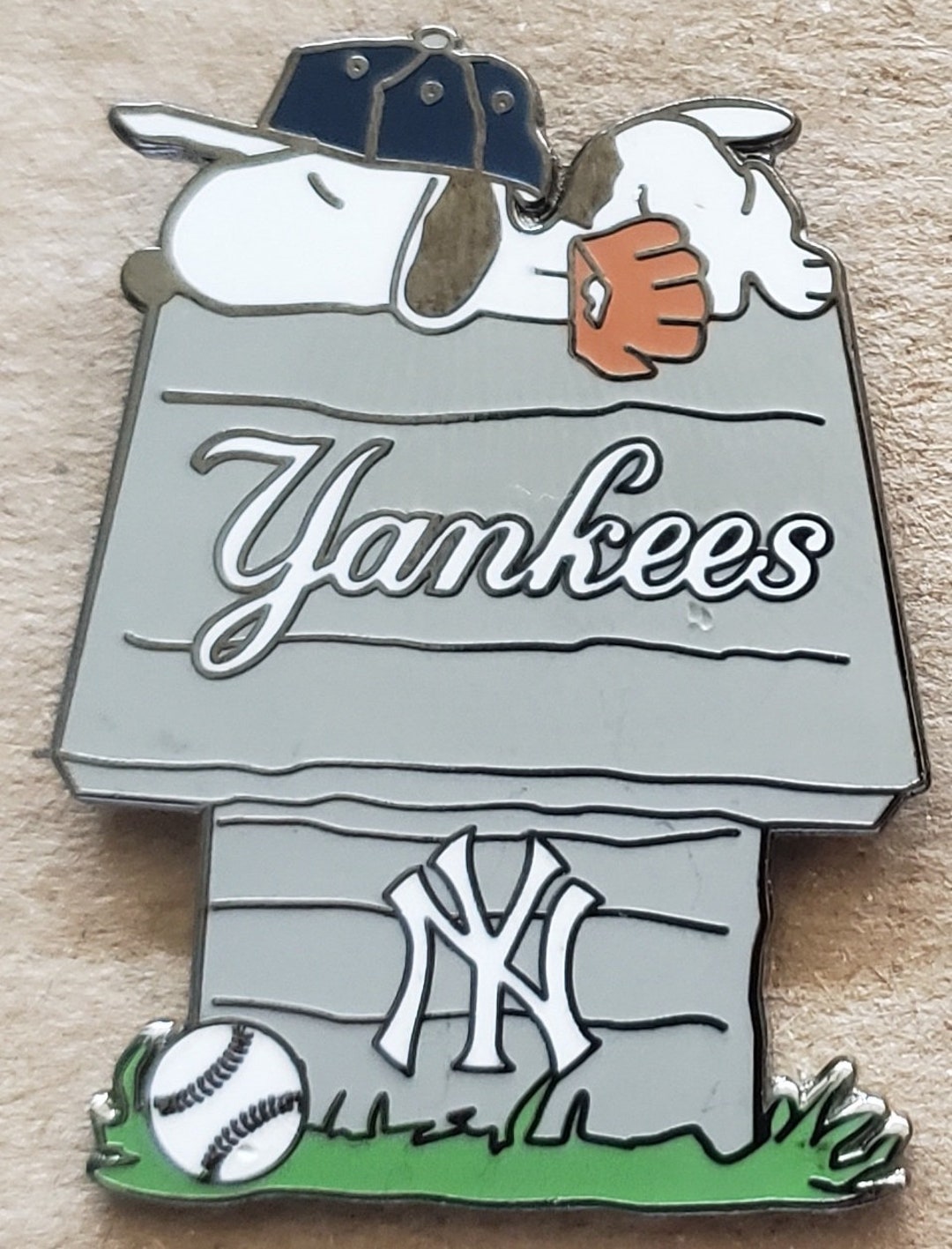 New York YANKEES With SNOOPY Doghouse Lapel Pin - Etsy