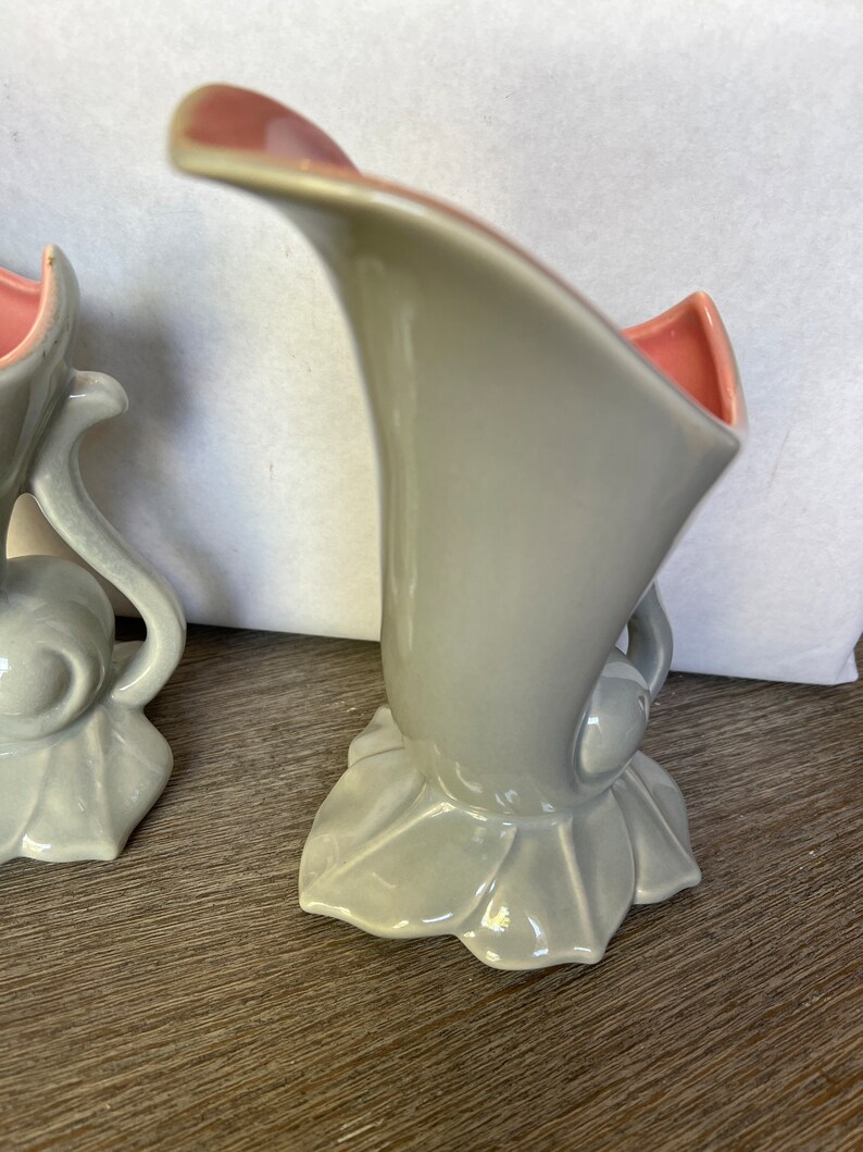 A Pair of Vintage Red Wing USA Pottery Vase #1356 Art Deco Cornucopia ...
