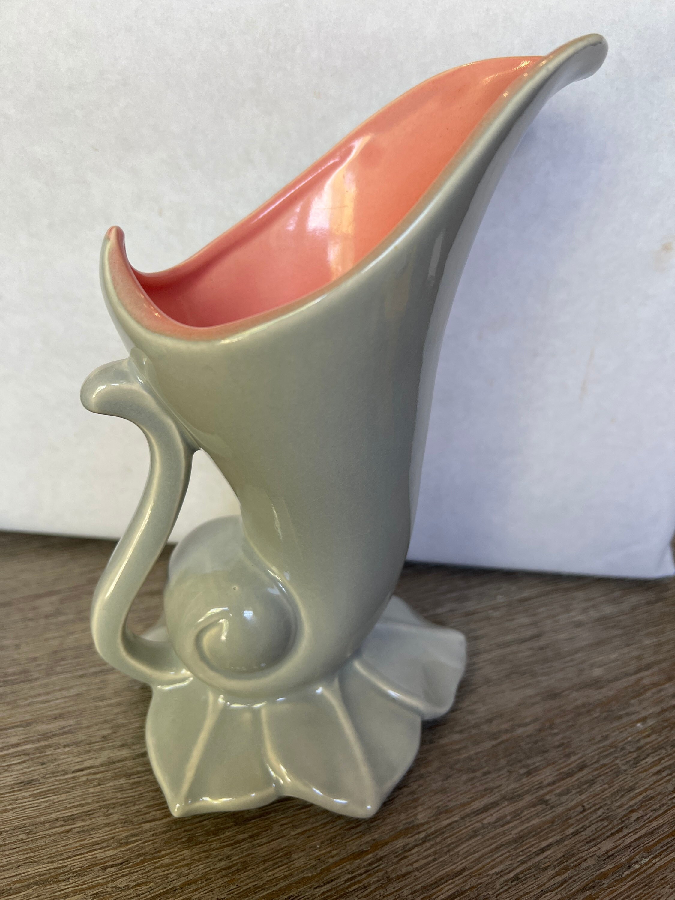 A Pair of Vintage Red Wing USA Pottery Vase #1356 Art Deco Cornucopia ...
