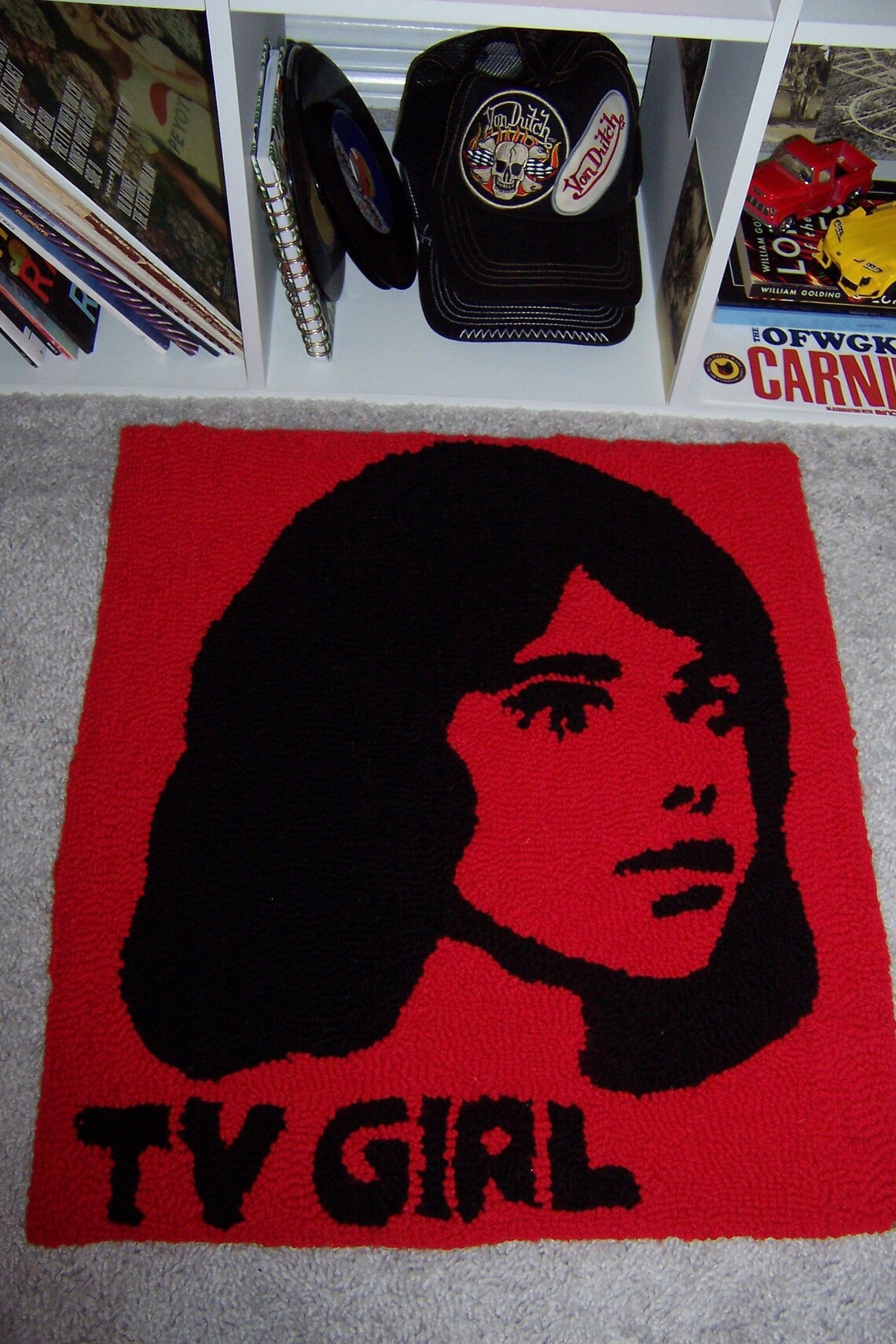 TV Girl Rug - Etsy