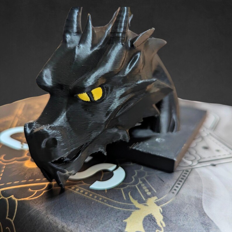 Immerse Yourself in Navarre: 3D Printed Tarin Dragon Book Nook Inspired ...