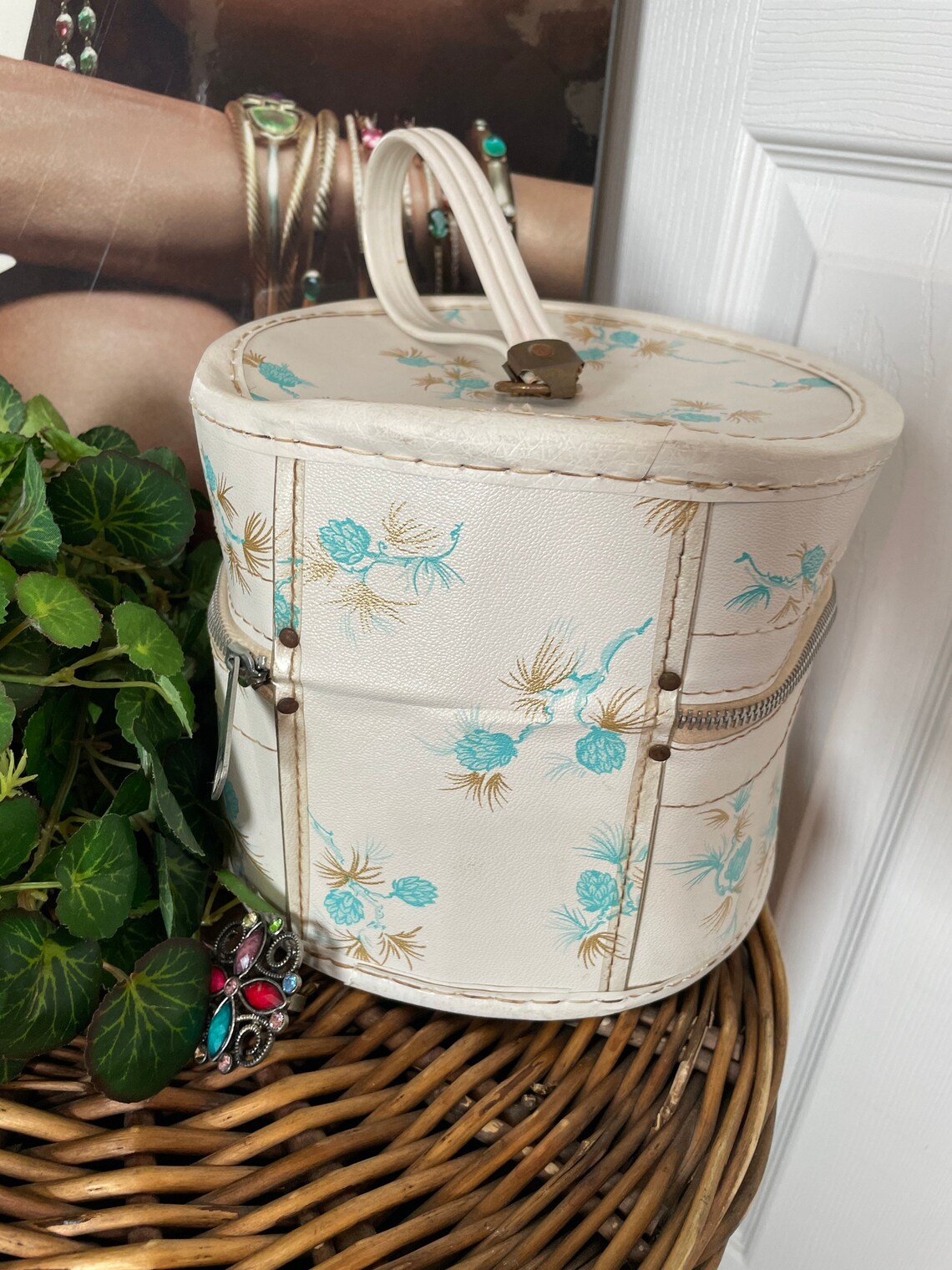 Vintage/ Antique Round Zipper Hat Box / Cream With Gold & Turquoise ...