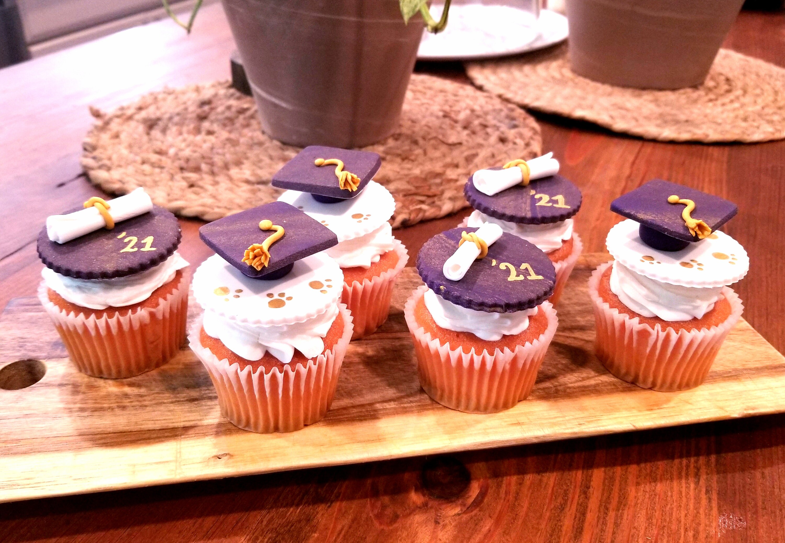 Custom Edible Graduation Cap and Scroll Fondant Cupcake - Etsy Canada