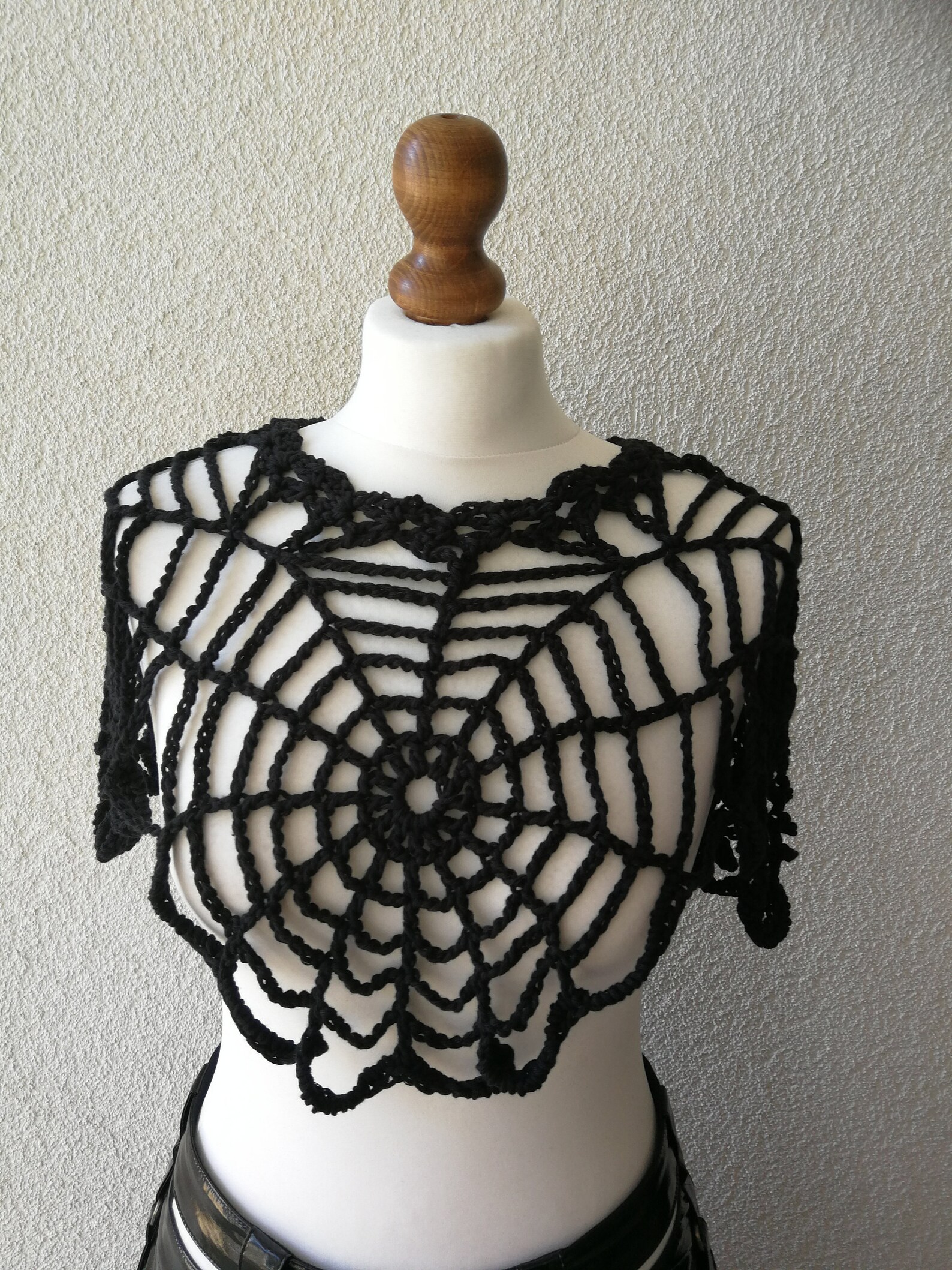 CROCHET PATTERN and Photo Tutorial on How to Make Spiderweb Poncho ...