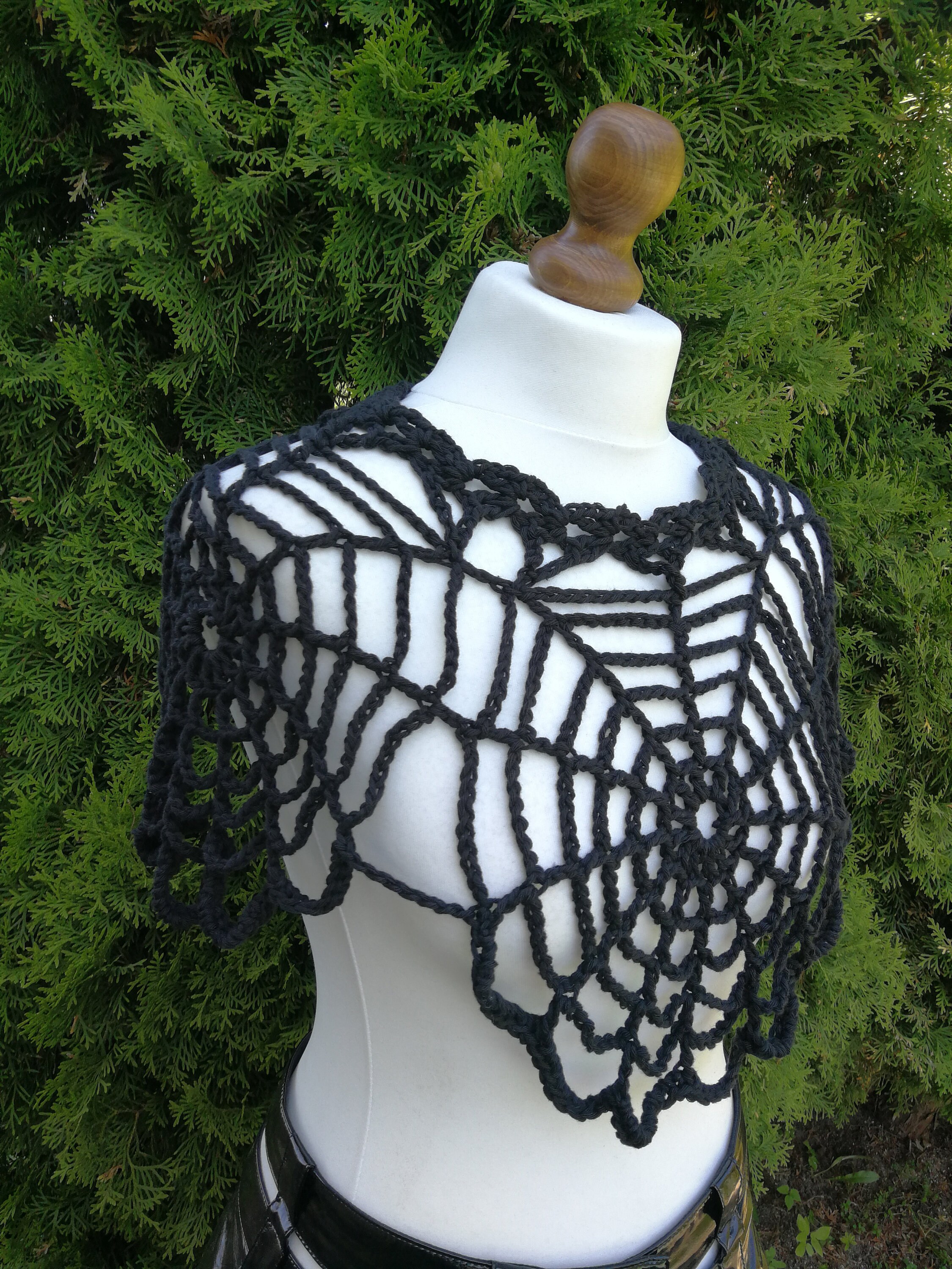 CROCHET PATTERN and Photo Tutorial on How to Make Spiderweb Poncho ...
