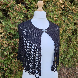 CROCHET PATTERN to Make Gothic Vampire Cape, Spiderweb Capelet for ...