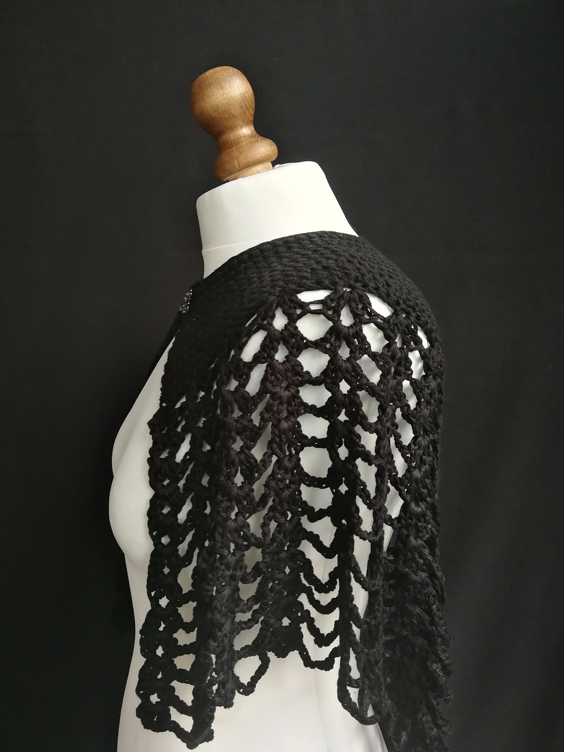 CROCHET PATTERN to Make Gothic Vampire Cape Spiderweb Capelet - Etsy UK
