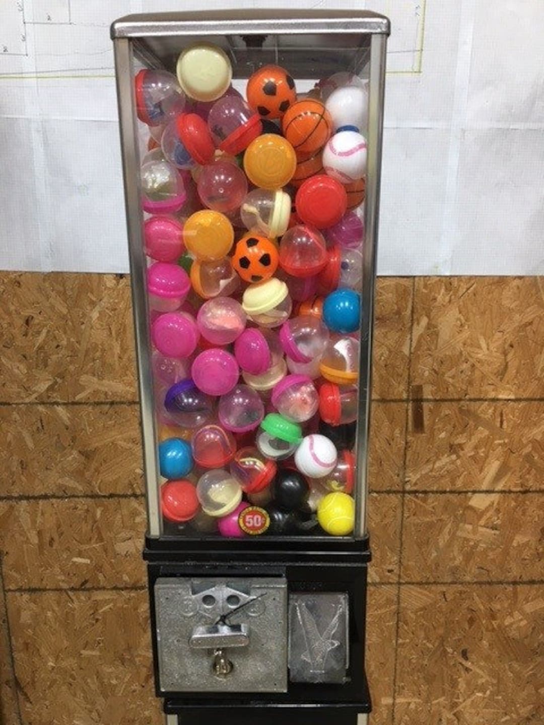 Filled Toy Machine With Free Shipping! Vintage 2" Capsule Vending ...