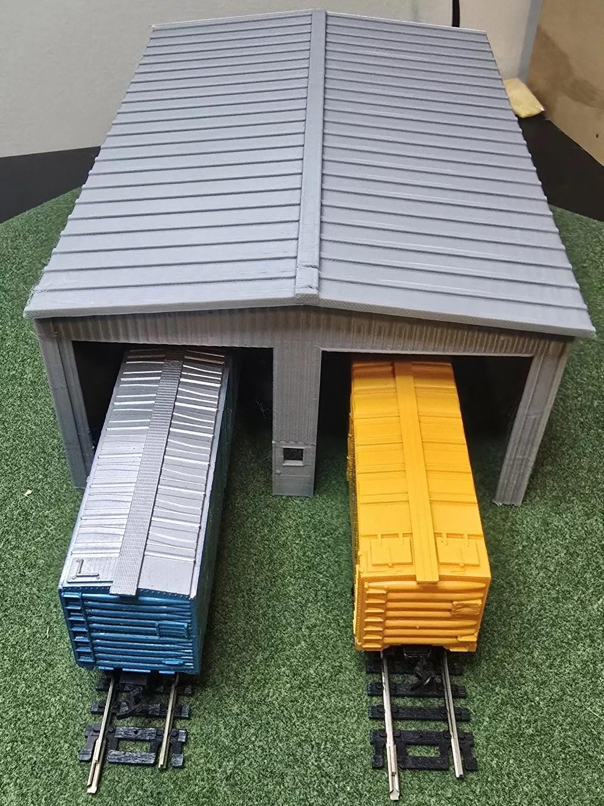 HO Scale Diesel Garage: Gray Commercial Building, 4 Open Doors (1/87 ...