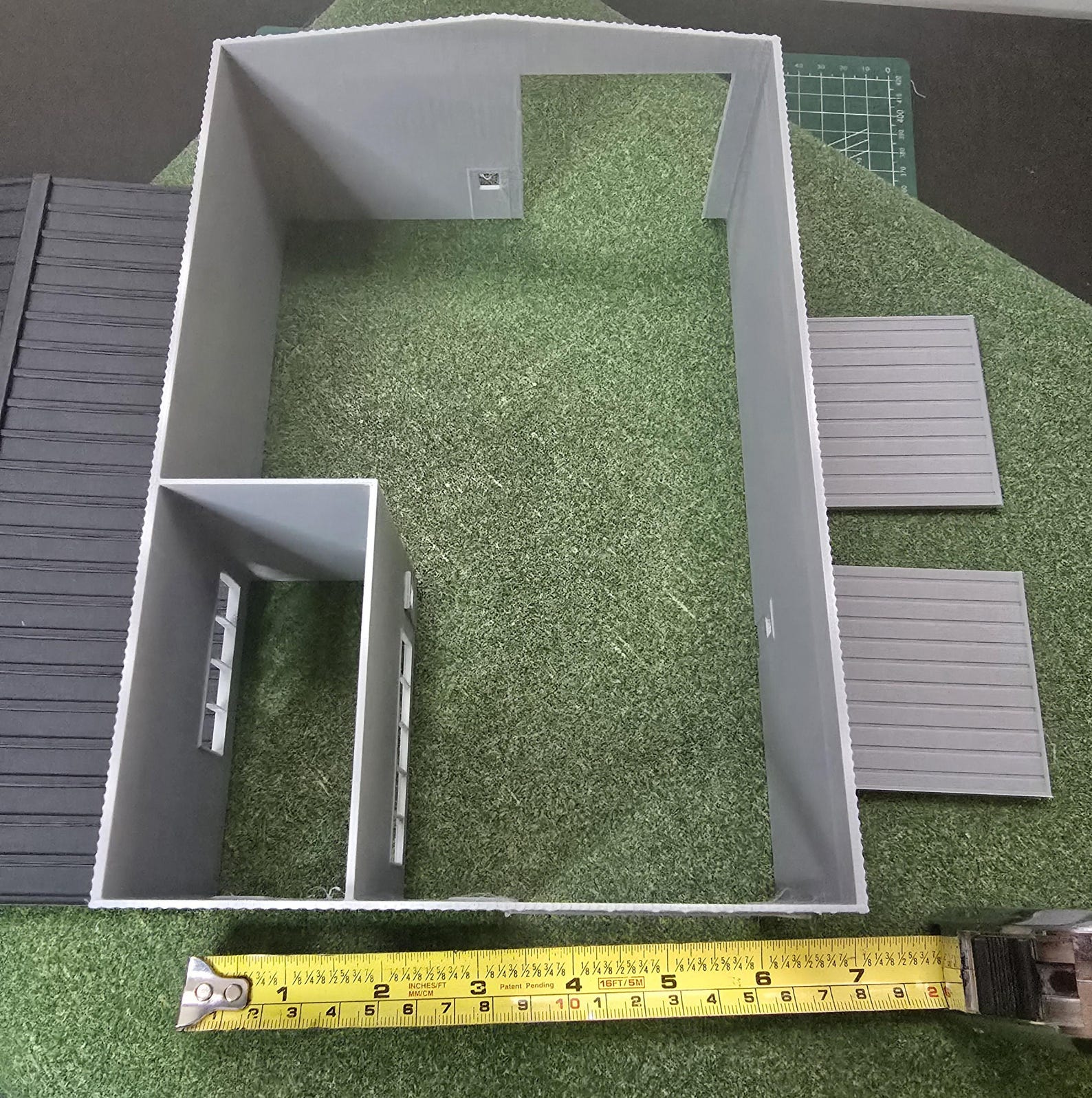HO Scale Commercial Building: Model Railroad Warehouse With Open Doors ...