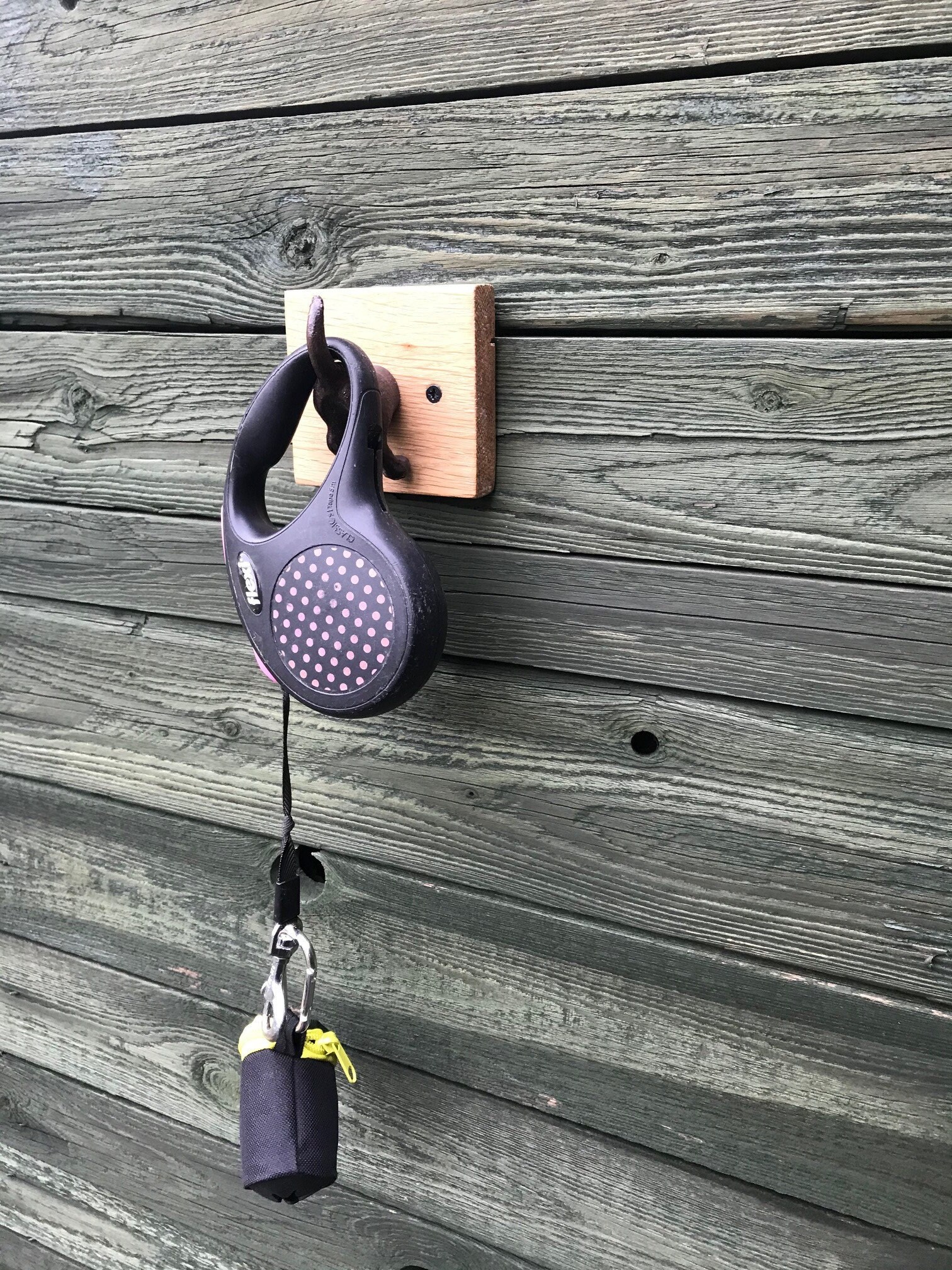 Cast iron dog tail hooks on a waxed oak plinth - Etsy.de