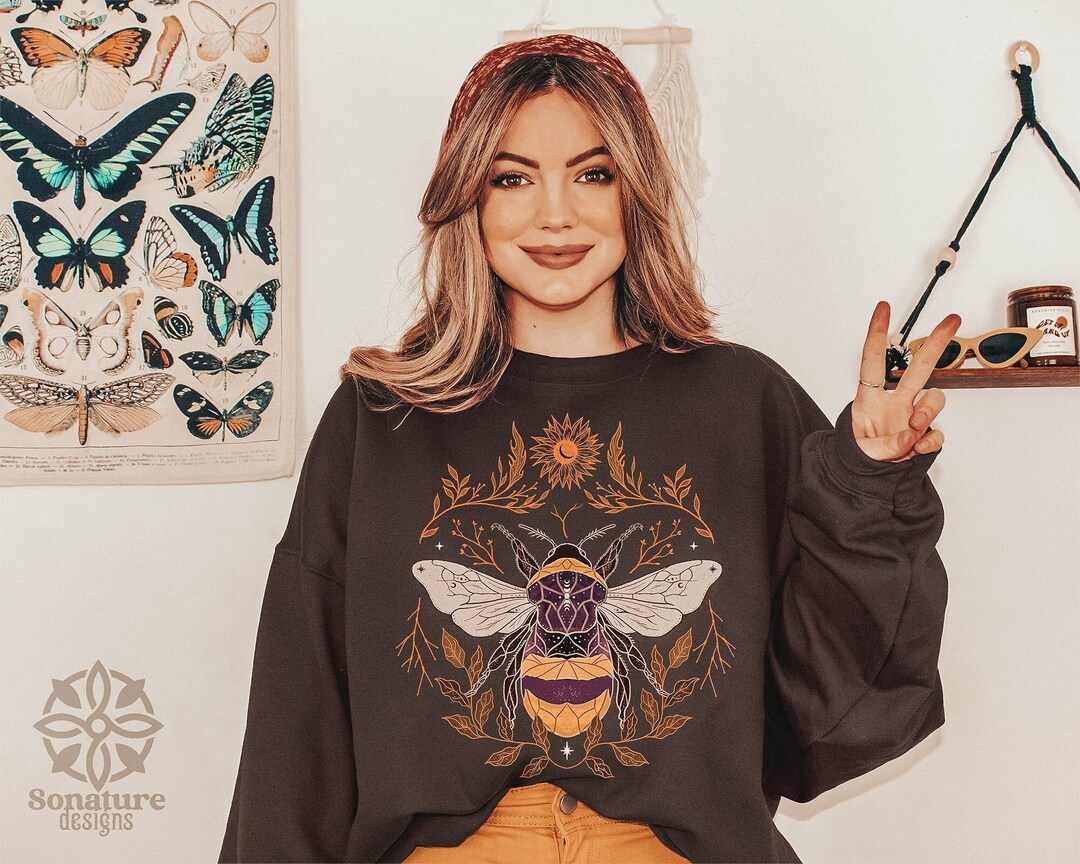 Cottagecore Bumblebee Sweatshirt, Boho Fall Bee Sweater, Botanical ...