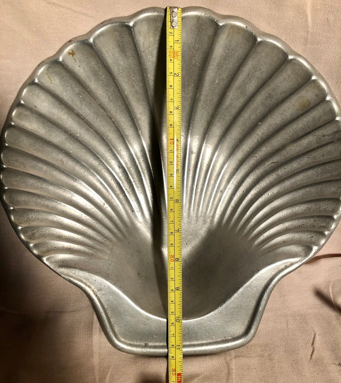 1049. Pewter sea shell serving dish. - Etsy Italia