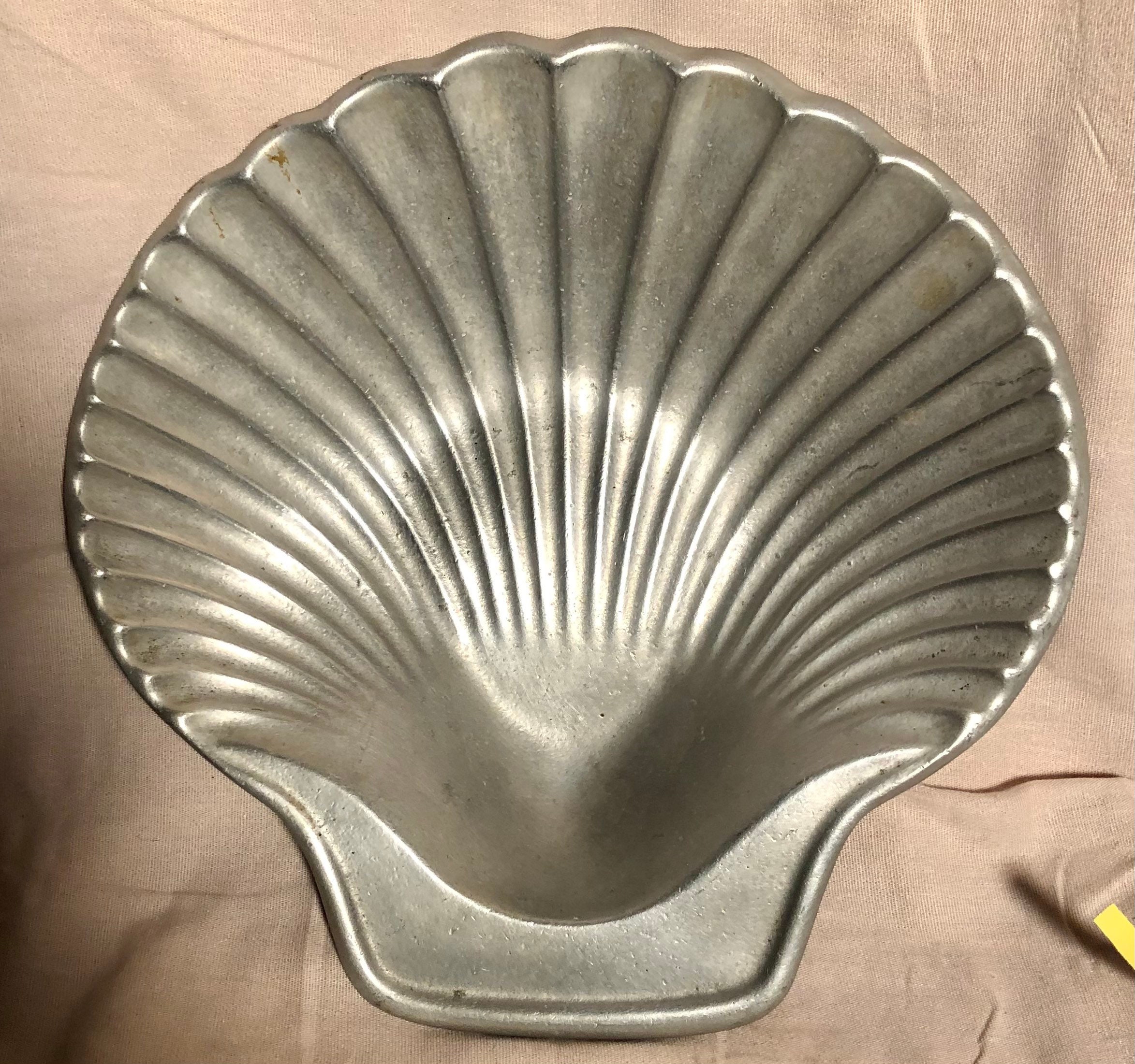 1049. Pewter sea shell serving dish. - Etsy Italia