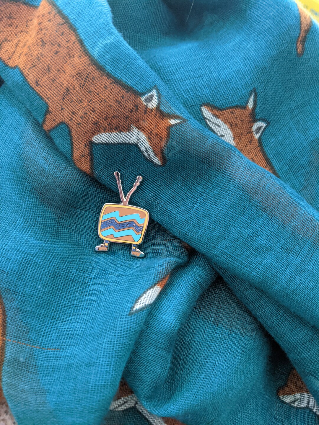 Retro TV Enamel Pin / Lapel Pin / Art Badge - Etsy