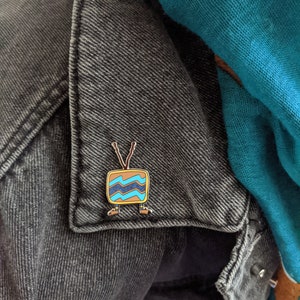 Retro TV Enamel Pin / Lapel Pin / Art Badge - Etsy