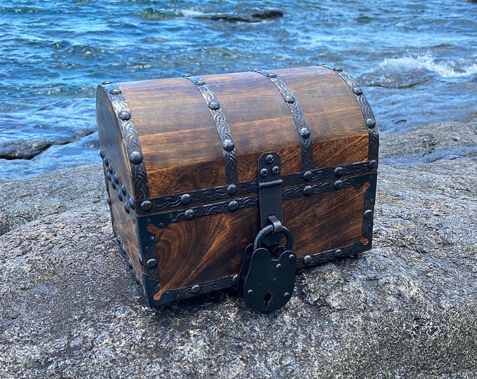 Vintage Wood Treasure Pirate Chest Medieval Look Gothic Lions Head Nail ...