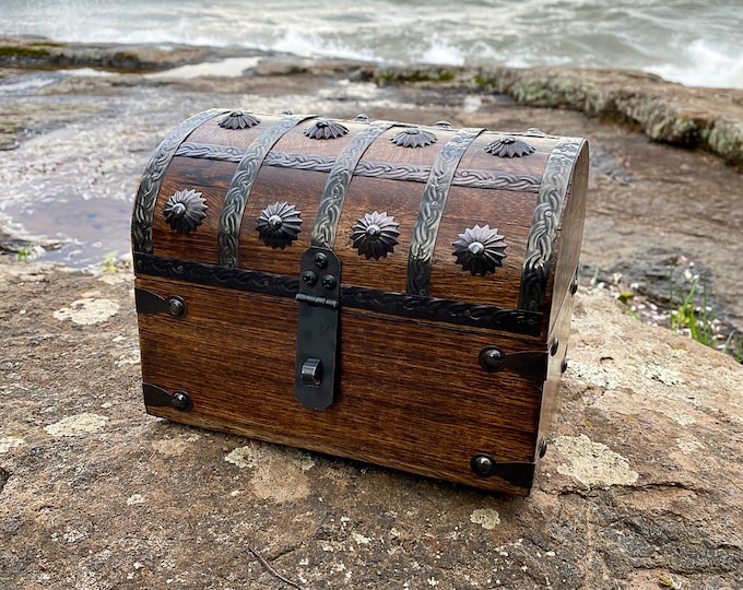 Dungeons and Dragons Dice Box D&D Treasure Chest DND Spell Card Deck ...