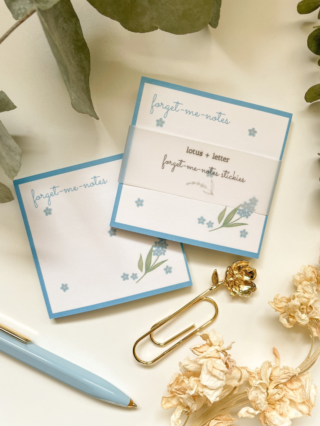 Forget-me-not Floral Minimal Post-it® Notes | Study | Stationery ...