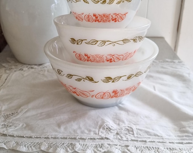Vintage Set of Three Pyrex Fruit Bowl Design Bowls - Etsy