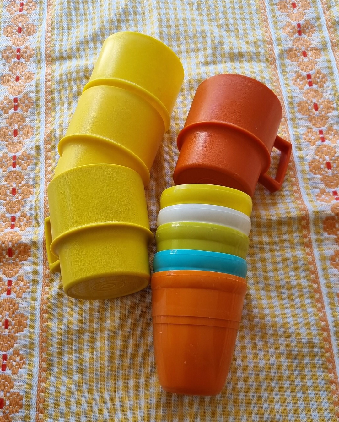 Set of 9 Vintage Plastic Cups - Etsy