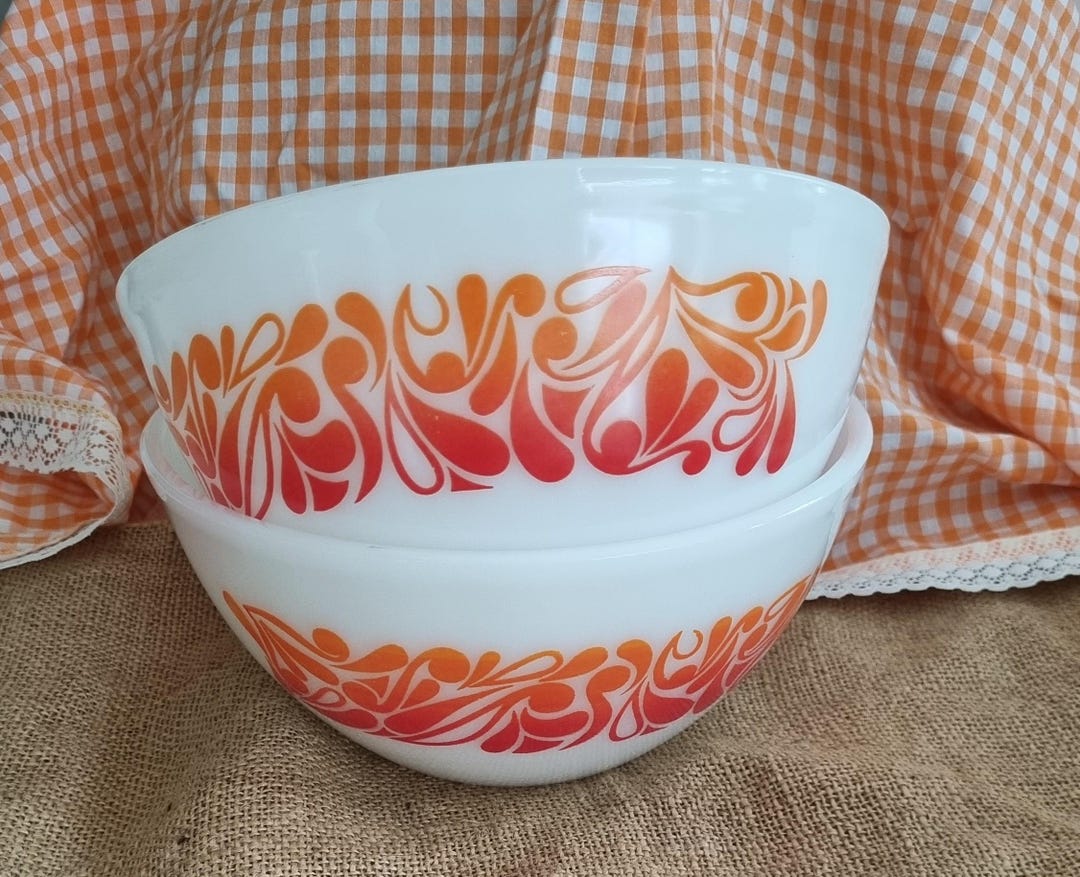 Set of Two Vintage Pyrex Mixing Bowls - Etsy