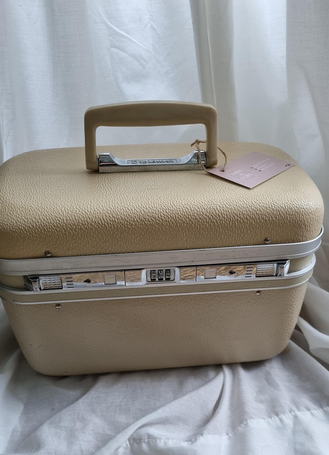 Vintage Cream Diplomat Lockable Train Case - Etsy