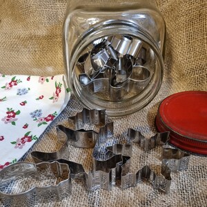 Vintage Jar Filled With Cookie Cutters - Etsy