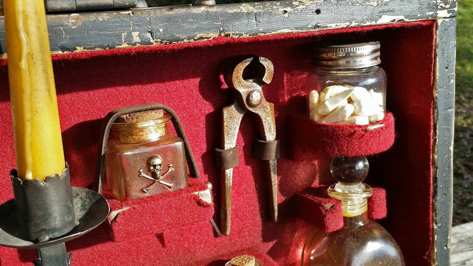 Vampire Hunter Killing Kit in Antique Wood Chest With Stakes Mallet ...