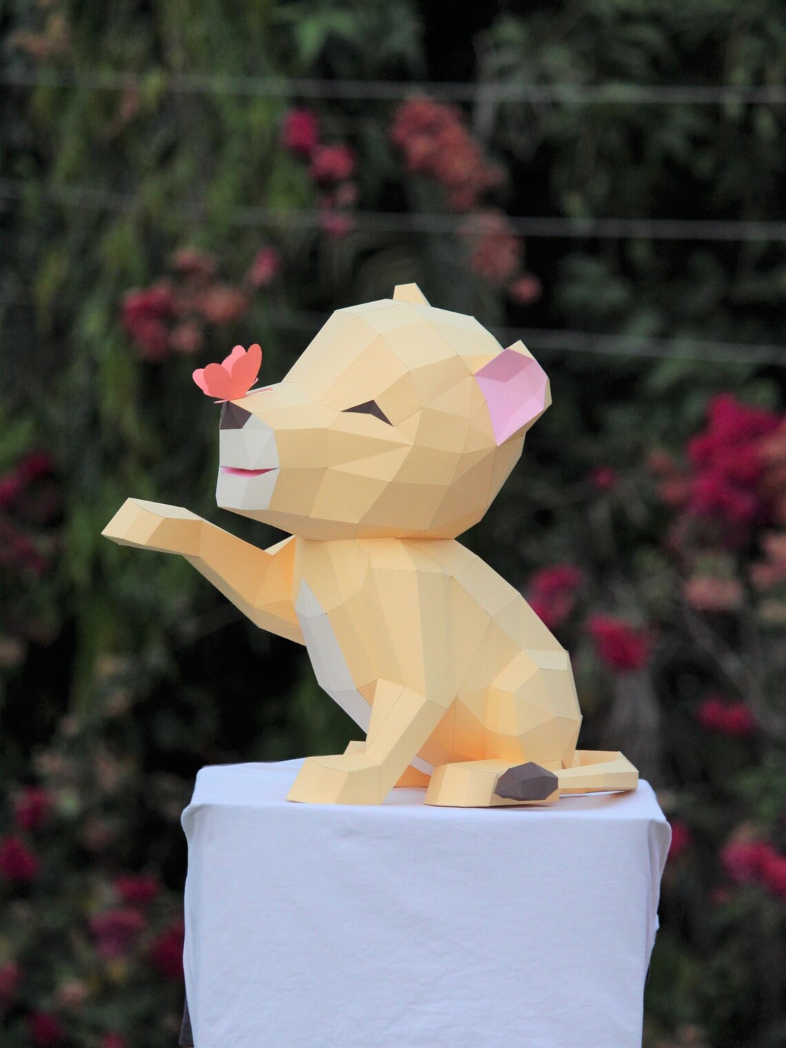 León papercraft SVG y PDF papercraft león jugando con - Etsy España