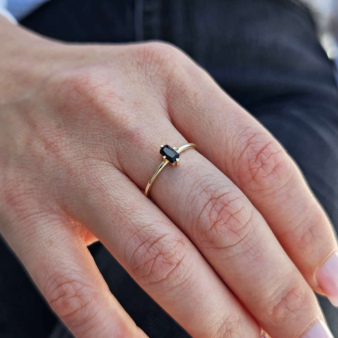 14K Gold Black Onyx Ring, Vertical Solitaire Black Gemstone Gold Ring ...