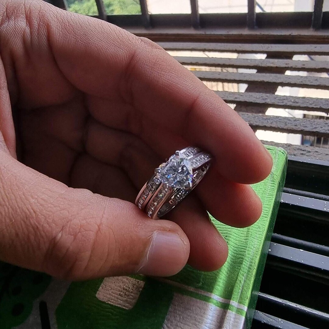 Anillo nupcial de media eternidad de plata Argentium con corte de ...