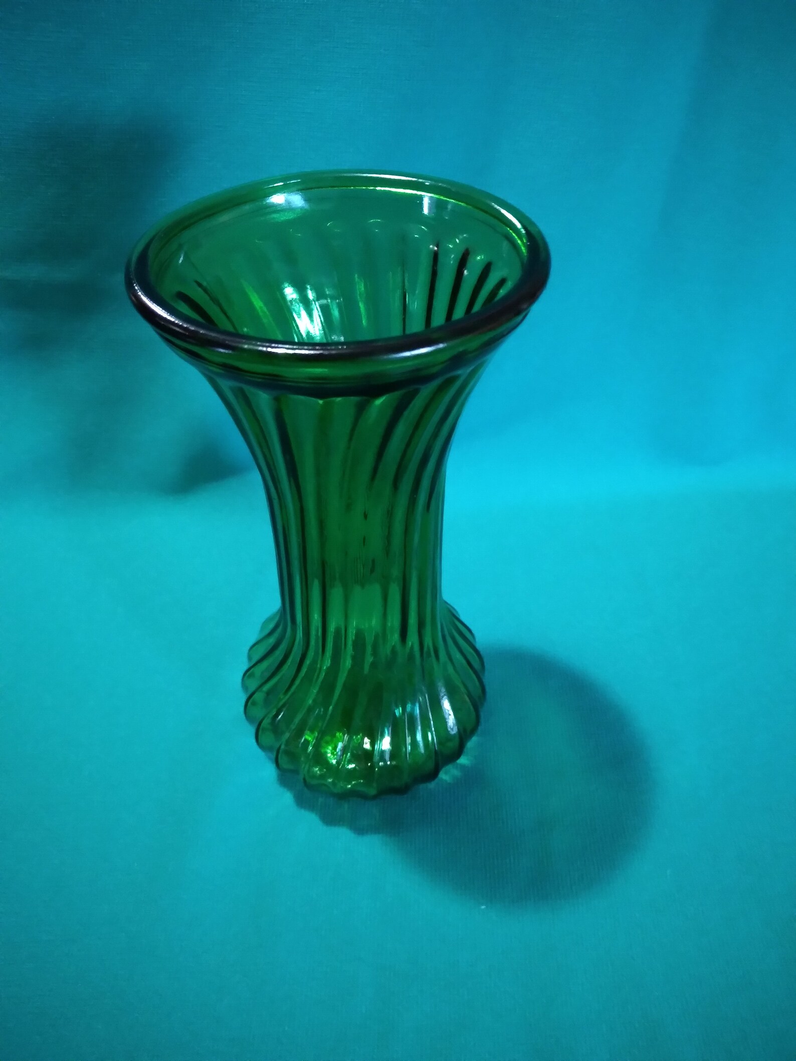 60s Hoosier Emerald Green Glass Vase 7.5" Swirl Pattern Glassware Mid ...