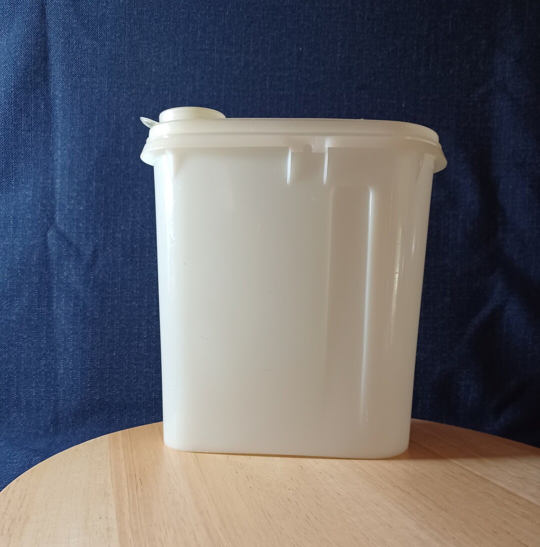 1960s Tupperware Small 1 Quart Pitcher White Beverage Container Pour N ...