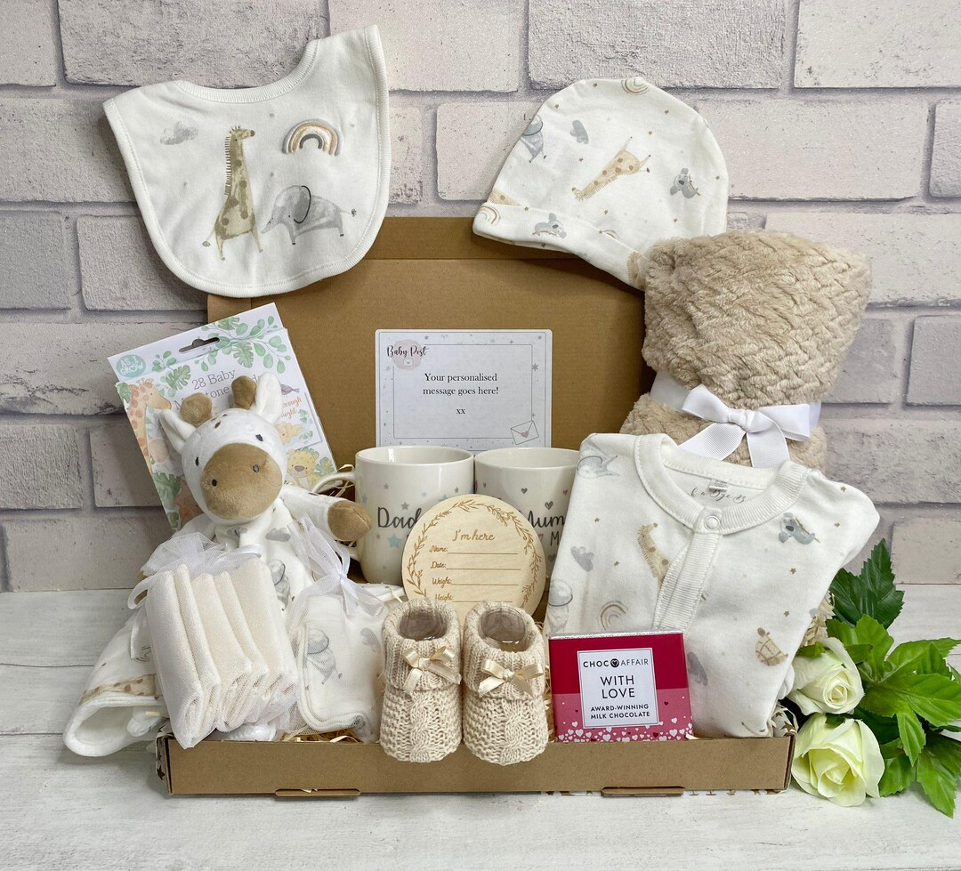 Deluxe 15 Piece Giraffe UNISEX BABY HAMPER Gifts for Baby, Mom & Dad ...