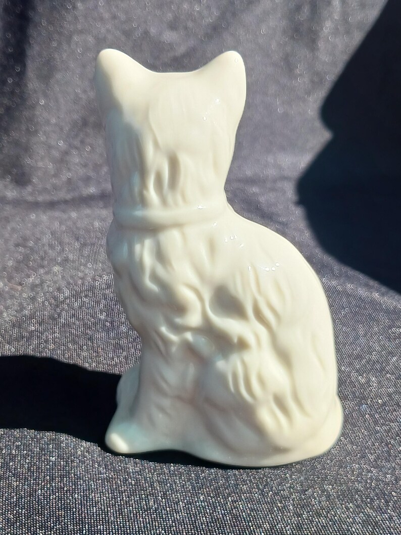 Vintage 4" Belleek Quizzical Cat Shamrock Bow Tie Irish Porcelain ...