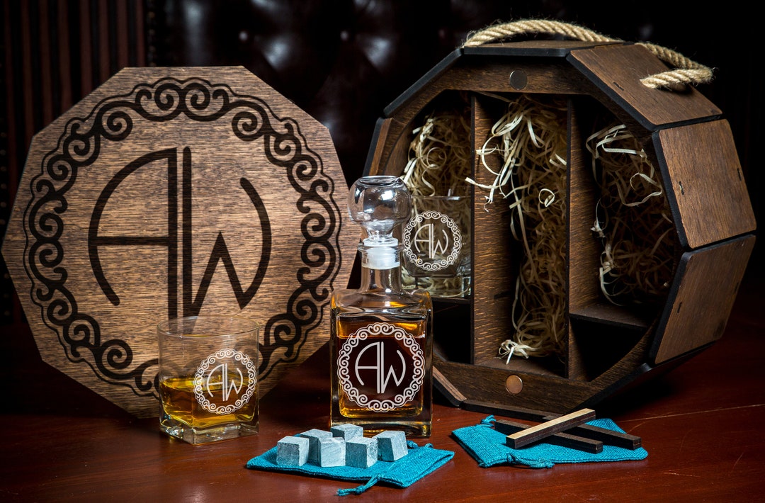 Personalized Whiskey Decanter Set: Oak Barrel Box, Groomsmen Gift - Etsy